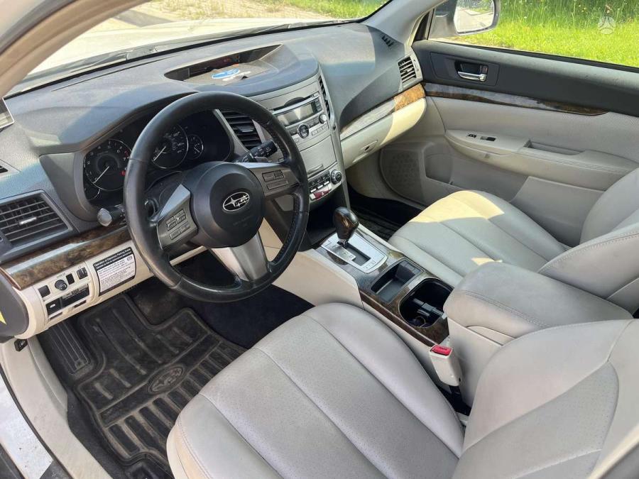 Balts Subaru Outback 2010 Kauņa, ar dzinēja tilpumu 2.46 L un nobraukumu 322 tūkst. km par 4300 €, foto 8 vietnē AUTOMOTO.COM.LV