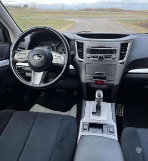 White Subaru Outback 2010 in Vilnius, with an engine capacity of 2.46 L and mileage of 379 thousand km for 4800 €, photo 4 on AUTOMOTO.COM.LV