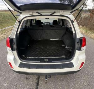 White Subaru Outback 2010 in Vilnius, with an engine capacity of 2.46 L and mileage of 379 thousand km for 4800 €, photo 5 on AUTOMOTO.COM.LV