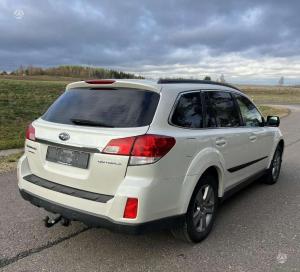 White Subaru Outback 2010 in Vilnius, with an engine capacity of 2.46 L and mileage of 379 thousand km for 4800 €, photo 8 on AUTOMOTO.COM.LV