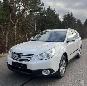 White Subaru Outback 2010 in Vilnius, with an engine capacity of 2.46 L and mileage of 379 thousand km for 4800 €, photo 11 on AUTOMOTO.COM.LV