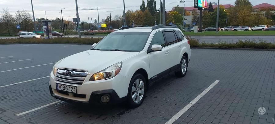 White Subaru Outback 2010 in Vilnius, with an engine capacity of 2.46 L and mileage of 213 thousand km for 4500 €, photo 3 on AUTOMOTO.COM.LV