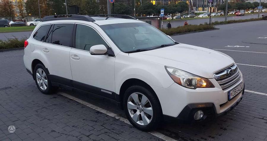 White Subaru Outback 2010 in Vilnius, with an engine capacity of 2.46 L and mileage of 213 thousand km for 4500 €, photo 4 on AUTOMOTO.COM.LV