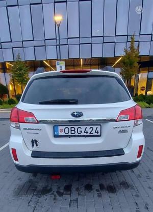 White Subaru Outback 2010 in Vilnius, with an engine capacity of 2.46 L and mileage of 213 thousand km for 4500 €, photo 9 on AUTOMOTO.COM.LV