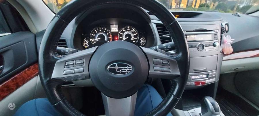 White Subaru Outback 2010 in Vilnius, with an engine capacity of 2.46 L and mileage of 213 thousand km for 4500 €, photo 12 on AUTOMOTO.COM.LV