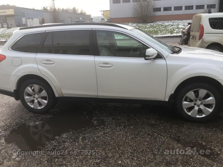 Balts Subaru Outback 2011 Tartu, ar dzinēja tilpumu 2.00 L un nobraukumu 0 tūkst. km par 2800 €, foto 4 vietnē AUTOMOTO.COM.LV
