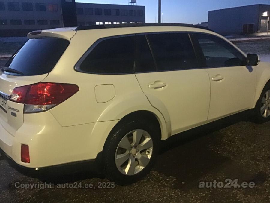 Balts Subaru Outback 2011 Tartu, ar dzinēja tilpumu 2.00 L un nobraukumu 0 tūkst. km par 2800 €, foto 28 vietnē AUTOMOTO.COM.LV