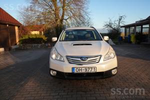 White Subaru Outback 2011 in Dobele, with an engine capacity of 2.00 L and mileage of 190 thousand km for 5900 €, photo 3 on AUTOMOTO.COM.LV