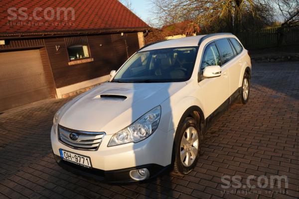 White Subaru Outback 2011 in Dobele, with an engine capacity of 2.00 L and mileage of 190 thousand km for 5900 €, photo 5 on AUTOMOTO.COM.LV