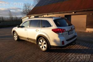 White Subaru Outback 2011 in Dobele, with an engine capacity of 2.00 L and mileage of 190 thousand km for 5900 €, photo 7 on AUTOMOTO.COM.LV