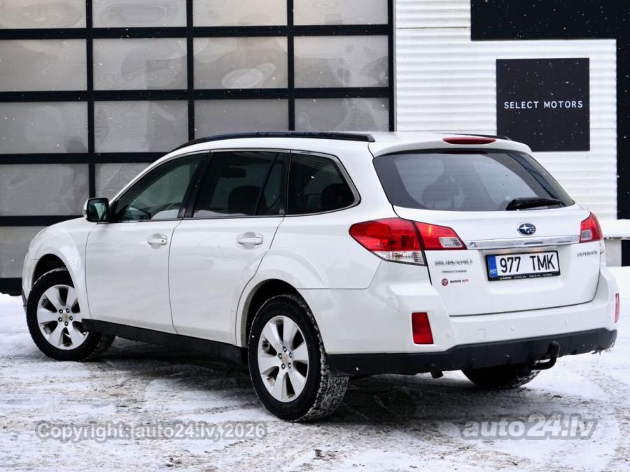 White Subaru Outback 2011 in Tallinn, with an engine capacity of 2.50 L and mileage of 255 thousand km for 4900 €, photo 4 on AUTOMOTO.COM.LV