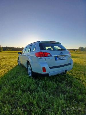 White Subaru Outback 2011 in Kuressaare, with an engine capacity of 2.00 L and mileage of 239 thousand km for 3350 €, photo  on AUTOMOTO.COM.LV