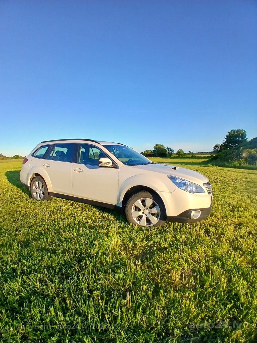 Balts Subaru Outback 2011 Kuresāre, ar dzinēja tilpumu 2.00 L un nobraukumu 239 tūkst. km par 3350 €, foto 5 vietnē AUTOMOTO.COM.LV