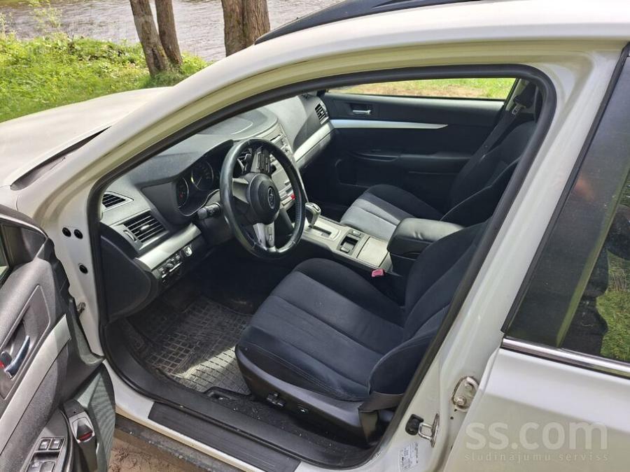 Balts Subaru Outback 2011 Valmiera, ar dzinēja tilpumu 2.50 L un nobraukumu 410 tūkst. km par 2800 €, foto 5 vietnē AUTOMOTO.COM.LV