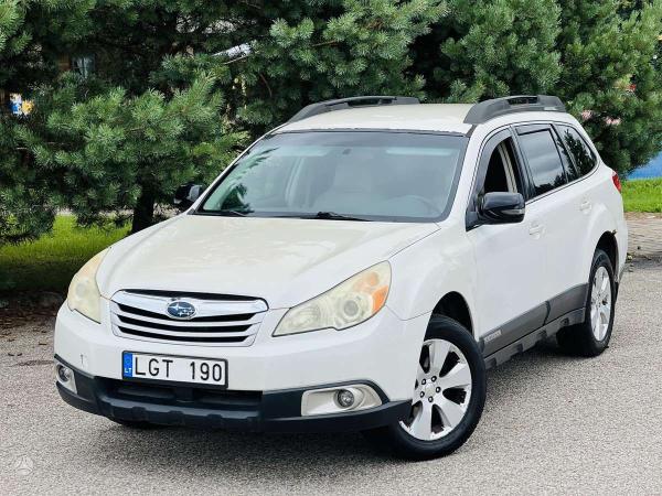 White Subaru Outback 2011 in Vilnius, with an engine capacity of 2.46 L and mileage of 185 thousand km for 2600 €, photo 1 on AUTOMOTO.COM.LV
