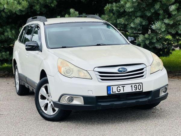 White Subaru Outback 2011 in Vilnius, with an engine capacity of 2.46 L and mileage of 185 thousand km for 2600 €, photo 2 on AUTOMOTO.COM.LV