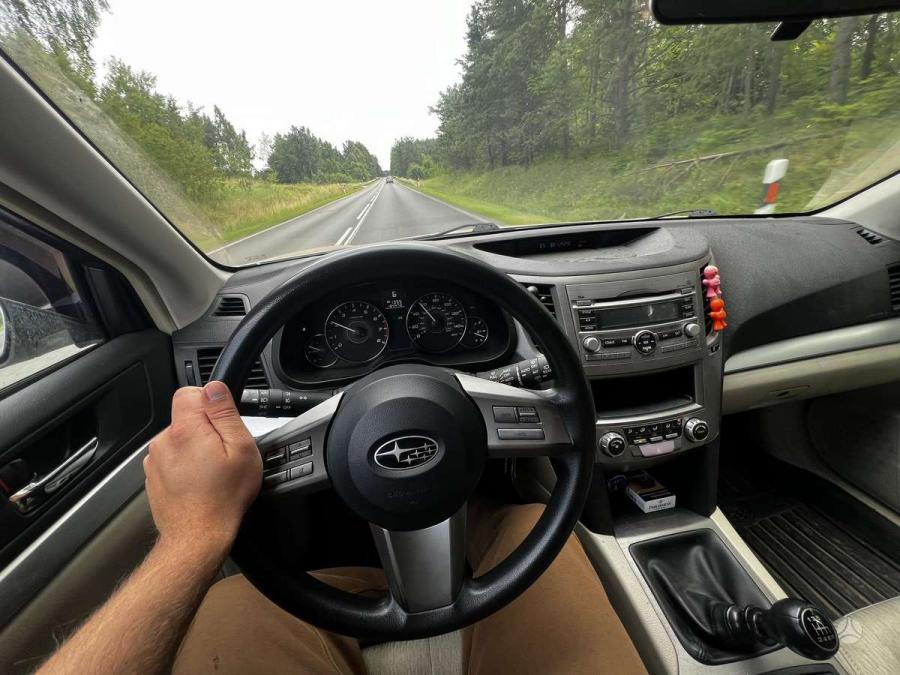 Белый Субару Аутбек 2011 в Вильнюс, объемом двигателя 2.46 л и пробегом 185 тыс. км за 2600 €, фото 15 на AUTOMOTO.COM.LV