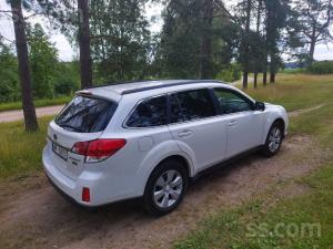 Balts Subaru Outback 2012 Rīga, ar dzinēja tilpumu 2.00 L un nobraukumu 287 tūkst. km par 3300 €, foto 3 vietnē AUTOMOTO.COM.LV