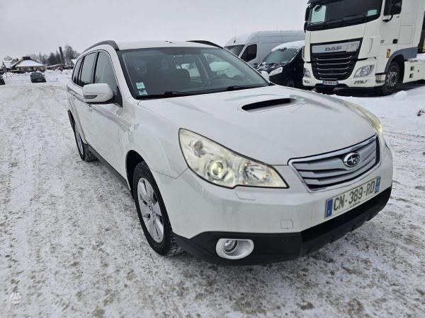 White Subaru Outback 2012 in Taurage, with an engine capacity of 2.00 L and mileage of 191 thousand km for 3200 €, photo 1 on AUTOMOTO.COM.LV