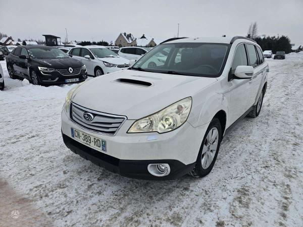 White Subaru Outback 2012 in Taurage, with an engine capacity of 2.00 L and mileage of 191 thousand km for 3200 €, photo 3 on AUTOMOTO.COM.LV