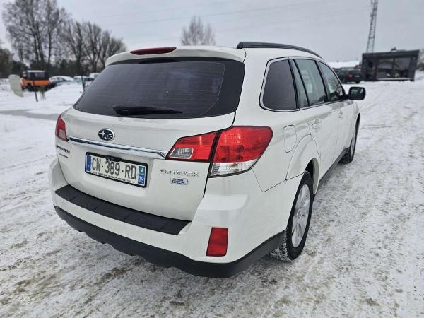 White Subaru Outback 2012 in Taurage, with an engine capacity of 2.00 L and mileage of 191 thousand km for 3200 €, photo 6 on AUTOMOTO.COM.LV