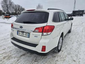 White Subaru Outback 2012 in Taurage, with an engine capacity of 2.00 L and mileage of 191 thousand km for 3200 €, photo 6 on AUTOMOTO.COM.LV