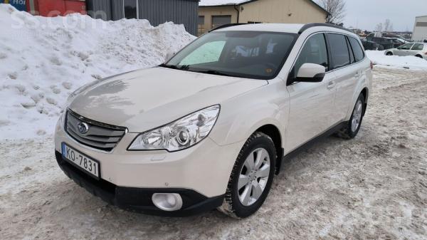 White Subaru Outback 2012 in Riga, with an engine capacity of 2.50 L and mileage of 224 thousand km for 5800 €, photo 1 on AUTOMOTO.COM.LV