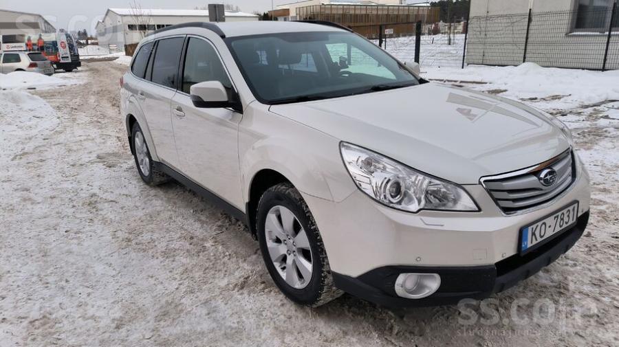 White Subaru Outback 2012 in Riga, with an engine capacity of 2.50 L and mileage of 224 thousand km for 5800 €, photo 3 on AUTOMOTO.COM.LV