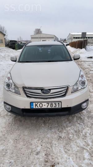 White Subaru Outback 2012 in Riga, with an engine capacity of 2.50 L and mileage of 224 thousand km for 5800 €, photo 4 on AUTOMOTO.COM.LV