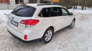 White Subaru Outback 2012 in Riga, with an engine capacity of 2.50 L and mileage of 224 thousand km for 5800 €, photo 5 on AUTOMOTO.COM.LV