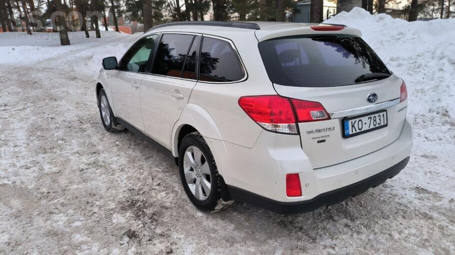 White Subaru Outback 2012 in Riga, with an engine capacity of 2.50 L and mileage of 224 thousand km for 5800 €, photo 6 on AUTOMOTO.COM.LV