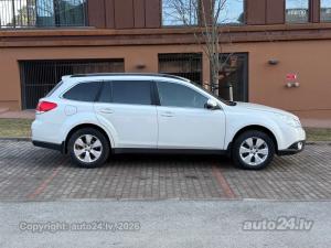 Balts Subaru Outback 2012 Tallina, ar dzinēja tilpumu 2.50 L un nobraukumu 254 tūkst. km par 3999 €, foto 3 vietnē AUTOMOTO.COM.LV