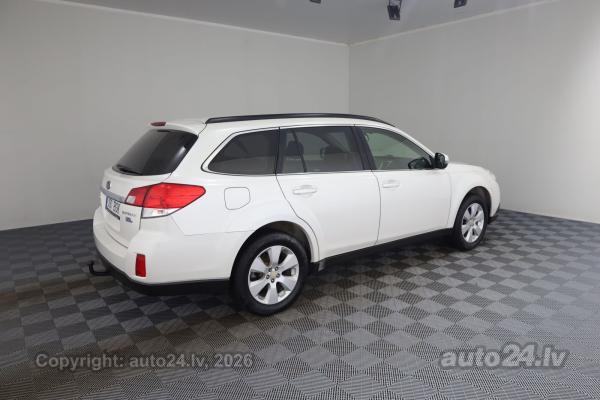 White Subaru Outback 2012 in Tallinn, with an engine capacity of 2.00 L and mileage of 325 thousand km for 2499 €, photo 3 on AUTOMOTO.COM.LV