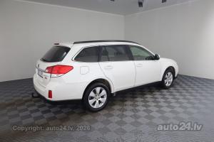 White Subaru Outback 2012 in Tallinn, with an engine capacity of 2.00 L and mileage of 325 thousand km for 2499 €, photo 4 on AUTOMOTO.COM.LV