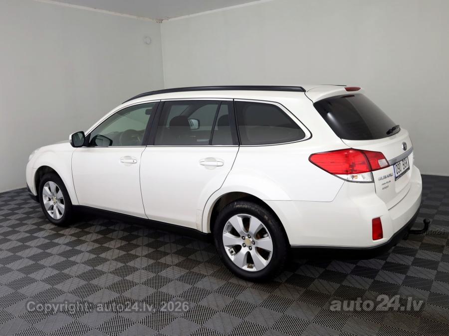 White Subaru Outback 2012 in Tallinn, with an engine capacity of 2.00 L and mileage of 325 thousand km for 2499 €, photo 5 on AUTOMOTO.COM.LV