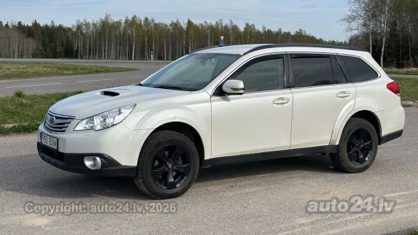 White Subaru Outback 2012 in Viljandi, with an engine capacity of 2.00 L and mileage of 388 thousand km for 2490 €, photo 2 on AUTOMOTO.COM.LV