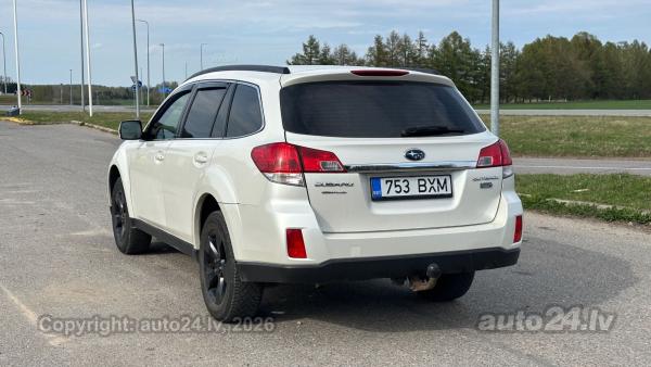 White Subaru Outback 2012 in Viljandi, with an engine capacity of 2.00 L and mileage of 388 thousand km for 2490 €, photo 4 on AUTOMOTO.COM.LV