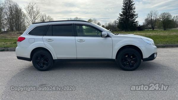 White Subaru Outback 2012 in Viljandi, with an engine capacity of 2.00 L and mileage of 388 thousand km for 2490 €, photo 9 on AUTOMOTO.COM.LV