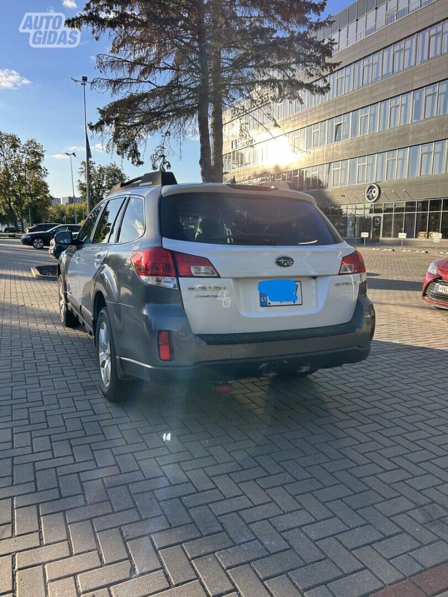 White Subaru Outback 2012 in Kaunas, with an engine capacity of 2.50 L and mileage of 285 thousand km for 4700 €, photo 1 on AUTOMOTO.COM.LV