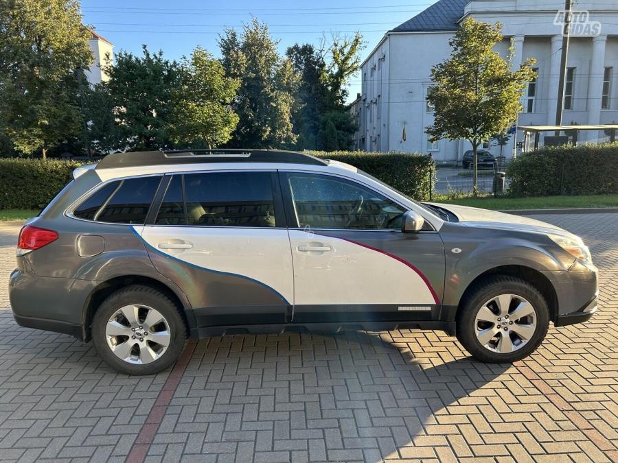 White Subaru Outback 2012 in Kaunas, with an engine capacity of 2.50 L and mileage of 285 thousand km for 4700 €, photo 4 on AUTOMOTO.COM.LV