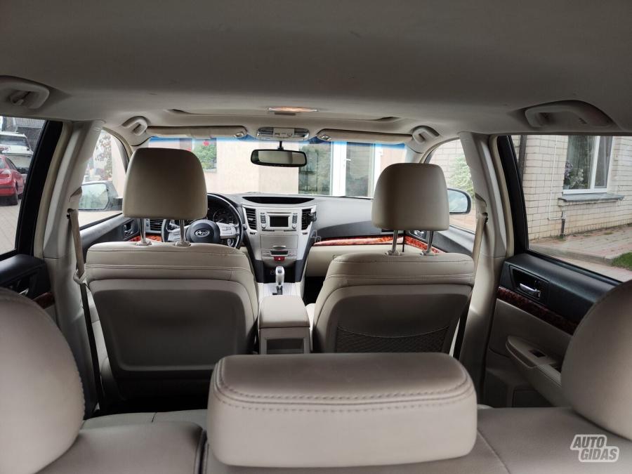 White Subaru Outback 2012 in Kaunas, with an engine capacity of 2.50 L and mileage of 285 thousand km for 4700 €, photo 7 on AUTOMOTO.COM.LV