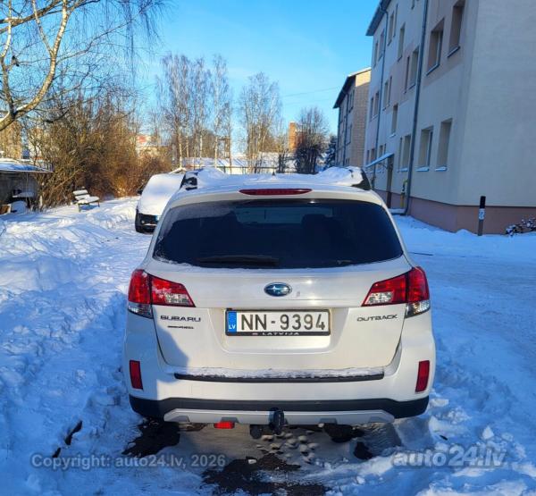 White Subaru Outback 2013 in Preili, with an engine capacity of 2.50 L and mileage of 173 thousand km for 5750 €, photo 3 on AUTOMOTO.COM.LV