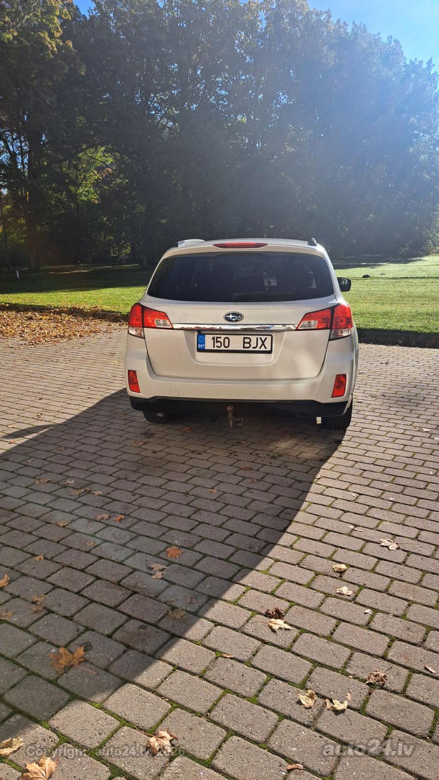 White Subaru Outback 2013 in Saku, with an engine capacity of 2.50 L and mileage of 199 thousand km for 6300 €, photo 3 on AUTOMOTO.COM.LV