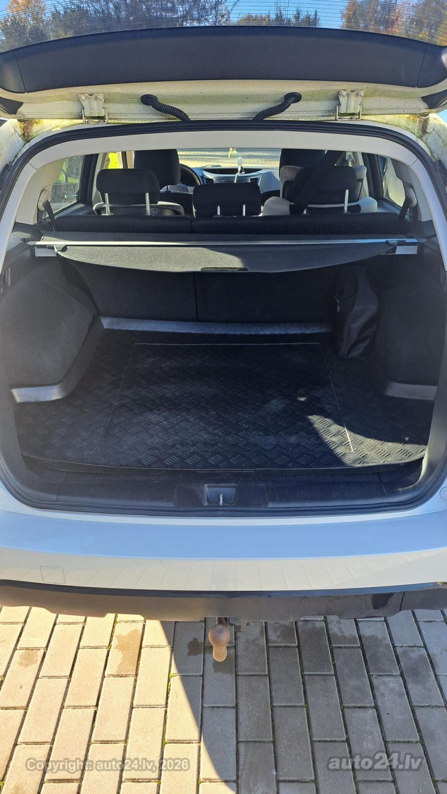 White Subaru Outback 2013 in Saku, with an engine capacity of 2.50 L and mileage of 199 thousand km for 6300 €, photo 10 on AUTOMOTO.COM.LV