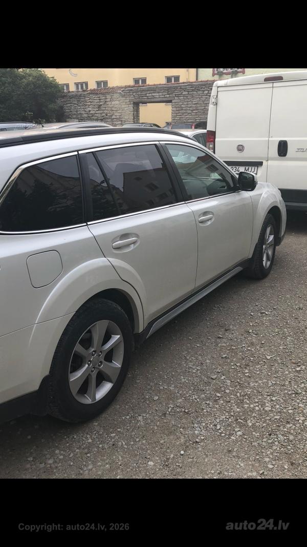White Subaru Outback 2013 in Tallinn, with an engine capacity of 2.50 L and mileage of 159 thousand km for 6500 €, photo 3 on AUTOMOTO.COM.LV