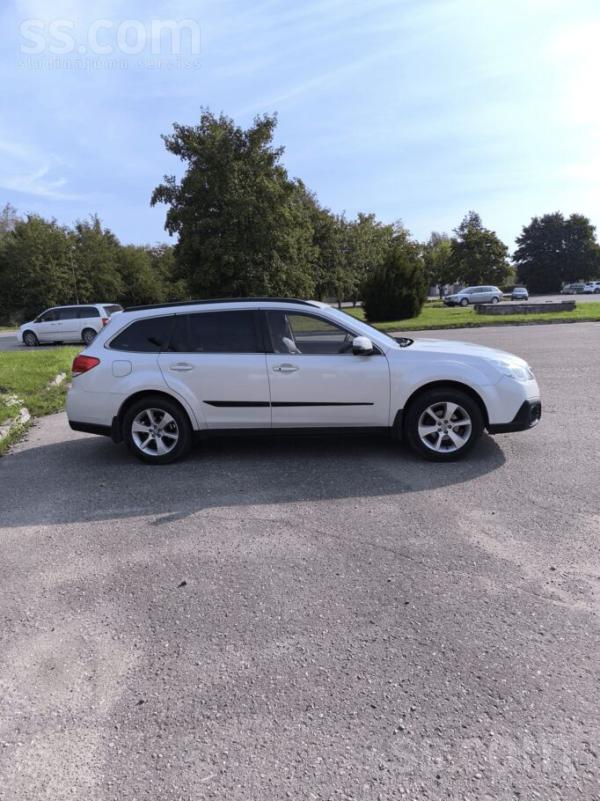 White Subaru Outback 2014 in Saldus, with an engine capacity of 2.00 L and mileage of 220 thousand km for 3500 €, photo 2 on AUTOMOTO.COM.LV