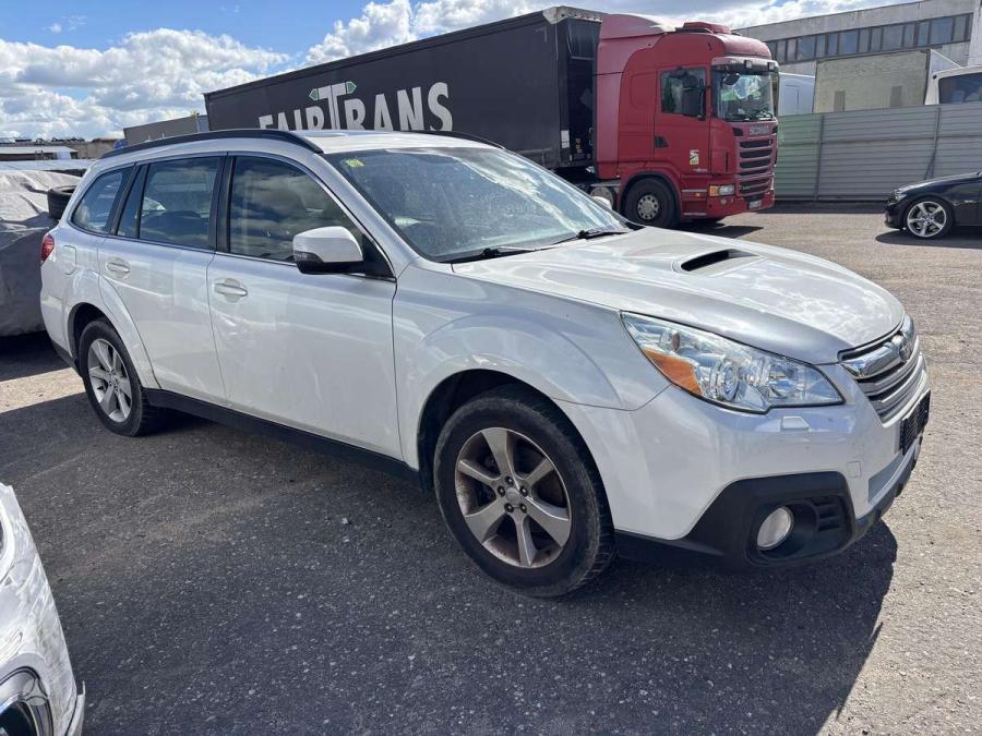 White Subaru Outback 2014 in Panevezys, with an engine capacity of 2.00 L and mileage of 243 thousand km for 2600 €, photo 5 on AUTOMOTO.COM.LV