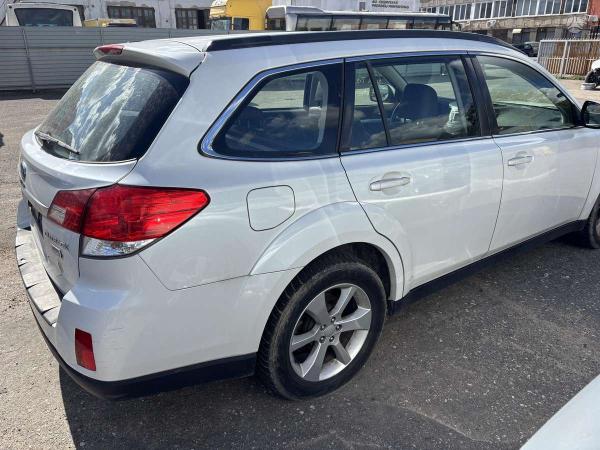 White Subaru Outback 2014 in Panevezys, with an engine capacity of 2.00 L and mileage of 243 thousand km for 2600 €, photo 5 on AUTOMOTO.COM.LV