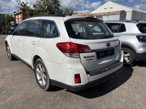 White Subaru Outback 2014 in Panevezys, with an engine capacity of 2.00 L and mileage of 243 thousand km for 2600 €, photo 7 on AUTOMOTO.COM.LV