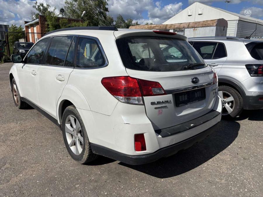 White Subaru Outback 2014 in Panevezys, with an engine capacity of 2.00 L and mileage of 243 thousand km for 2600 €, photo 7 on AUTOMOTO.COM.LV